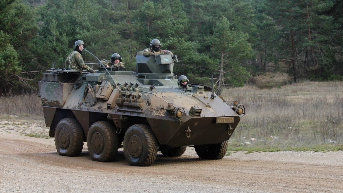 В умовах цілковитої секретності: Україна отримала від Словенії 20 БТР Valuk